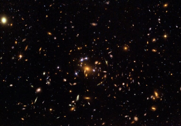 Astronomowie uchwycili gromadę galaktyk w gwiazdozbiorze Małego Lwa ...